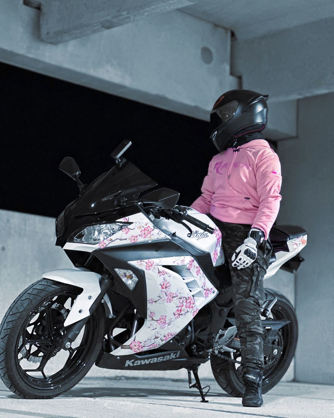 Full Race Suits – RAVEN Moto
